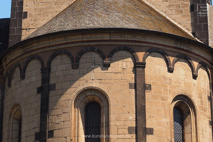 Architektur der Romanik - Merkmale und Bauwerke der Epoche