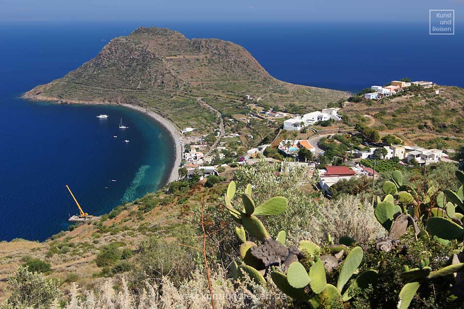 Filicudi: Capo Graziano - Traumhafter Ausblick vor prähistorischer Kulisse